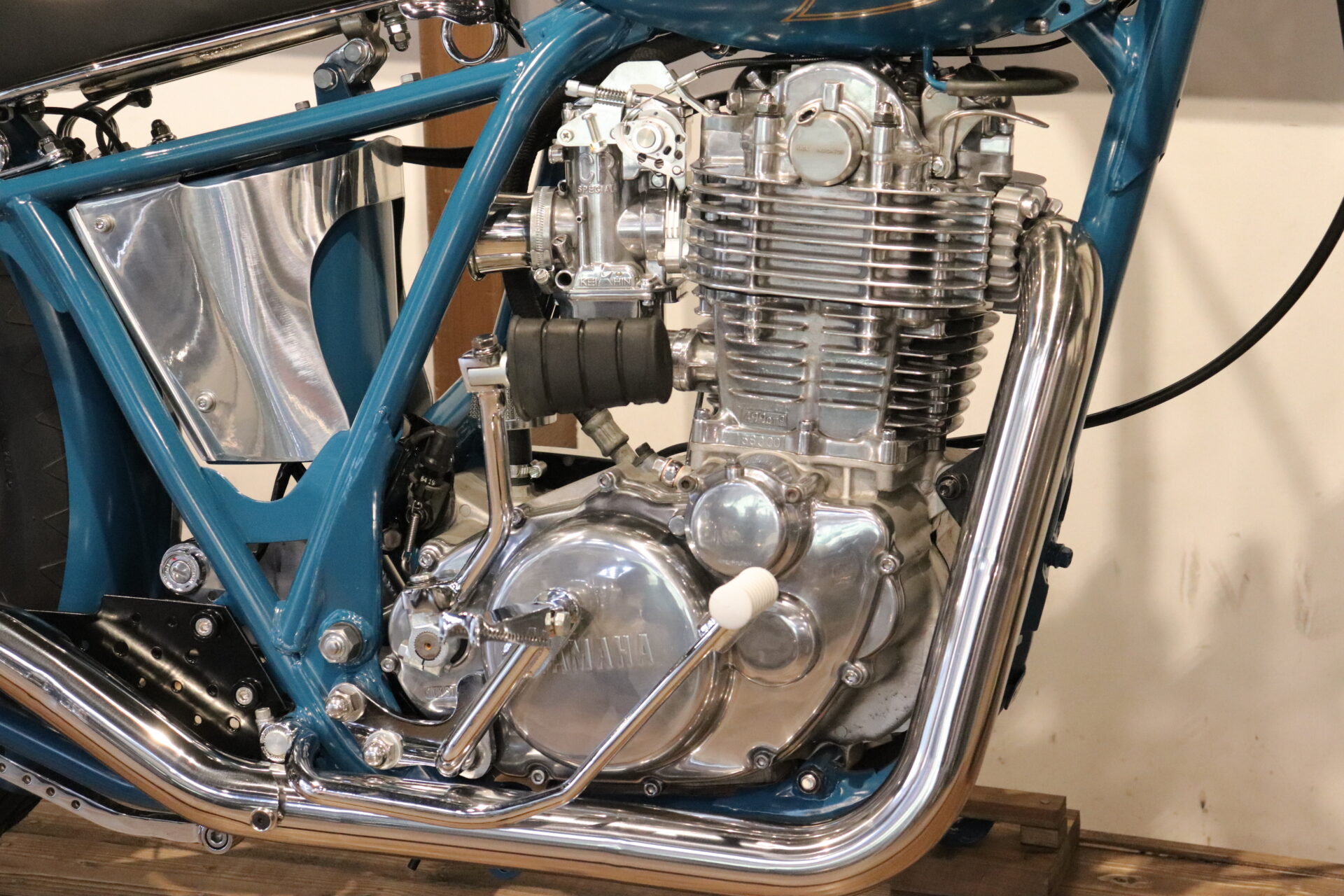 TRUST MOTOR CYCLE【トラストモーターサイクル】YAMAHA・SR500 COMPLETE CUSTOM